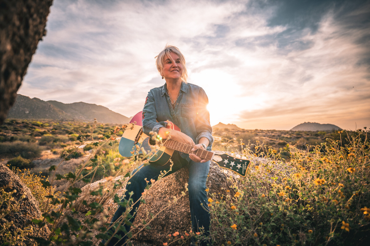 Sarah James – « Take It or Leave It » : Guitars, Grit and Grace - SLASH ...